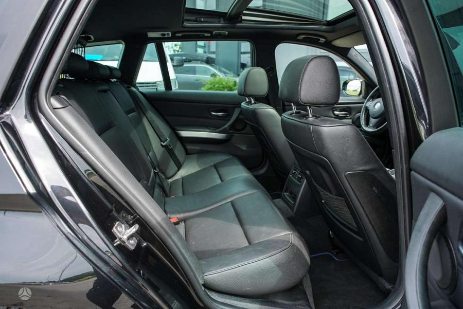 Melns BMW 320 2011 Kauņa, ar dzinēja tilpumu 2.00 L un nobraukumu 242 tūkst. km par 6450 €, foto 35 vietnē AUTOMOTO.COM.LV