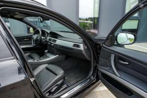 Melns BMW 320 2011 Kauņa, ar dzinēja tilpumu 2.00 L un nobraukumu 242 tūkst. km par 6450 €, foto 36 vietnē AUTOMOTO.COM.LV