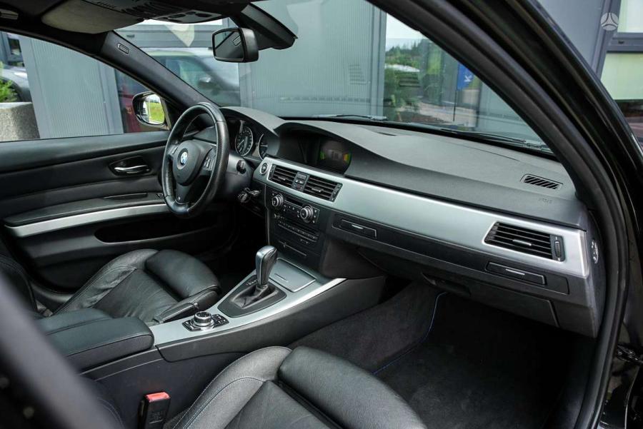 Melns BMW 320 2011 Kauņa, ar dzinēja tilpumu 2.00 L un nobraukumu 242 tūkst. km par 6450 €, foto 38 vietnē AUTOMOTO.COM.LV