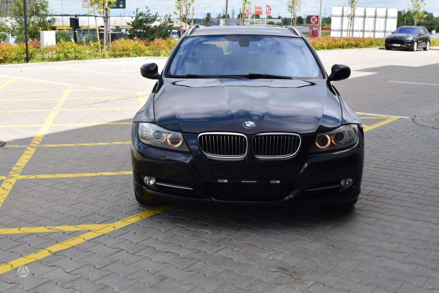 Melns BMW 320 2011 Viļņa, ar dzinēja tilpumu 2.00 L un nobraukumu 337 tūkst. km par 4900 €, foto 3 vietnē AUTOMOTO.COM.LV