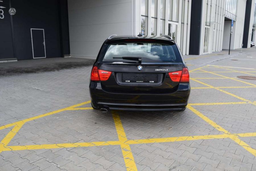 Melns BMW 320 2011 Viļņa, ar dzinēja tilpumu 2.00 L un nobraukumu 337 tūkst. km par 4900 €, foto 7 vietnē AUTOMOTO.COM.LV