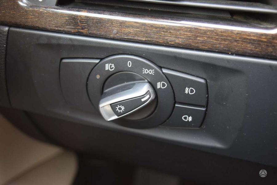 Melns BMW 320 2011 Viļņa, ar dzinēja tilpumu 2.00 L un nobraukumu 337 tūkst. km par 4900 €, foto 21 vietnē AUTOMOTO.COM.LV