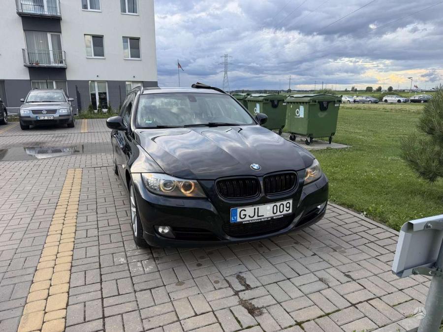 Melns BMW 320 2011 Kauņa, ar dzinēja tilpumu 2.00 L un nobraukumu 350 tūkst. km par 4550 €, foto 6 vietnē AUTOMOTO.COM.LV