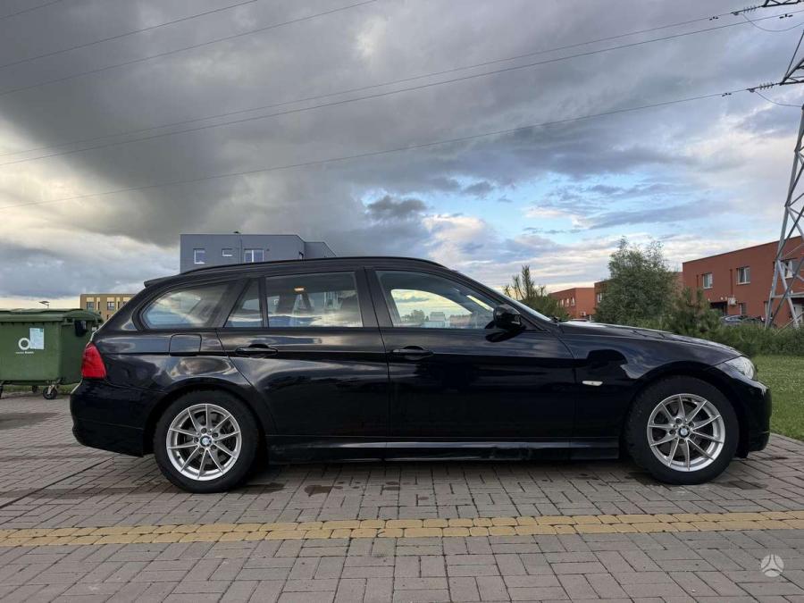 Melns BMW 320 2011 Kauņa, ar dzinēja tilpumu 2.00 L un nobraukumu 350 tūkst. km par 4550 €, foto 10 vietnē AUTOMOTO.COM.LV