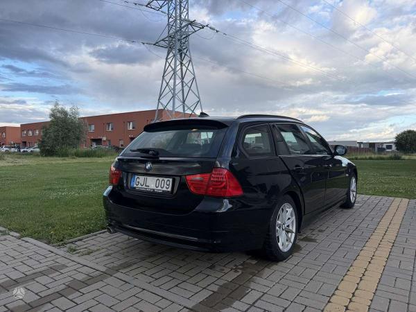 Black BMW 320 2011 in Kaunas, with an engine capacity of 2.00 L and mileage of 350 thousand km for 4550 €, photo 10 on AUTOMOTO.COM.LV