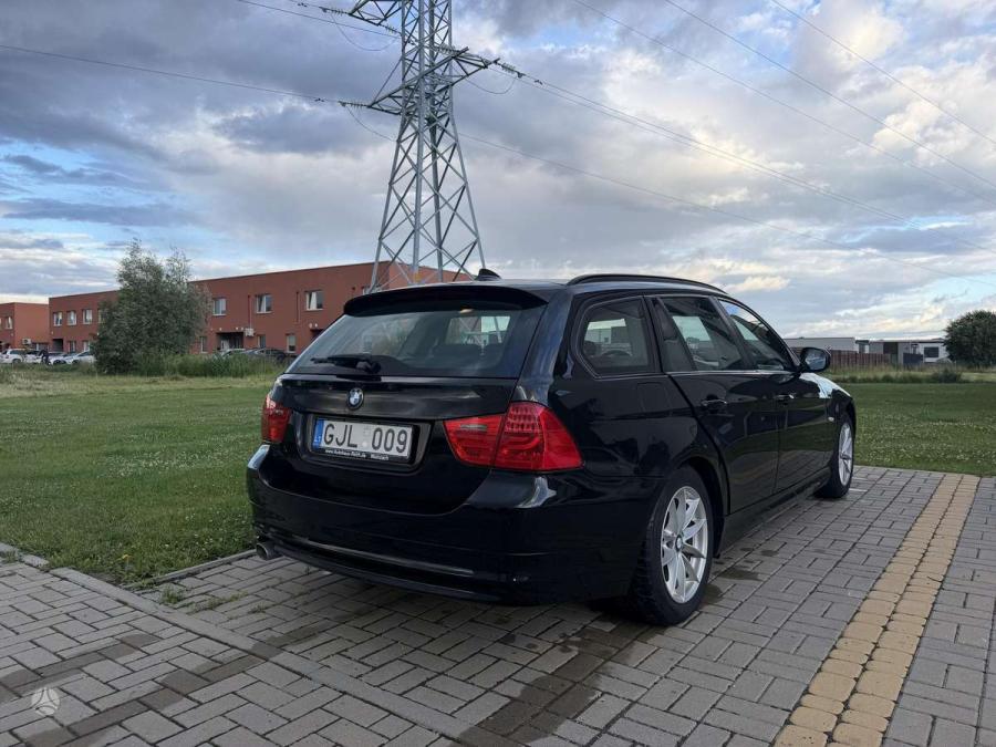 Melns BMW 320 2011 Kauņa, ar dzinēja tilpumu 2.00 L un nobraukumu 350 tūkst. km par 4550 €, foto 11 vietnē AUTOMOTO.COM.LV