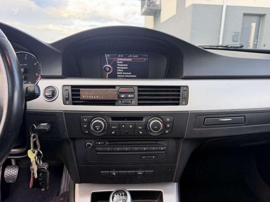 Melns BMW 320 2011 Kauņa, ar dzinēja tilpumu 2.00 L un nobraukumu 350 tūkst. km par 4550 €, foto 21 vietnē AUTOMOTO.COM.LV