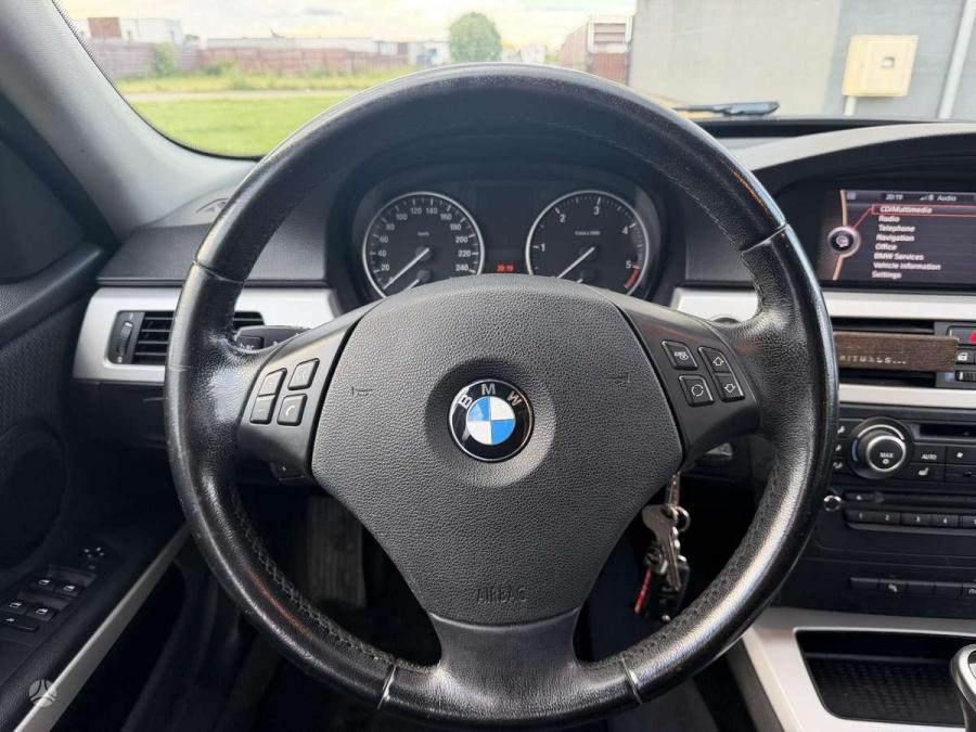 Melns BMW 320 2011 Kauņa, ar dzinēja tilpumu 2.00 L un nobraukumu 350 tūkst. km par 4550 €, foto 22 vietnē AUTOMOTO.COM.LV