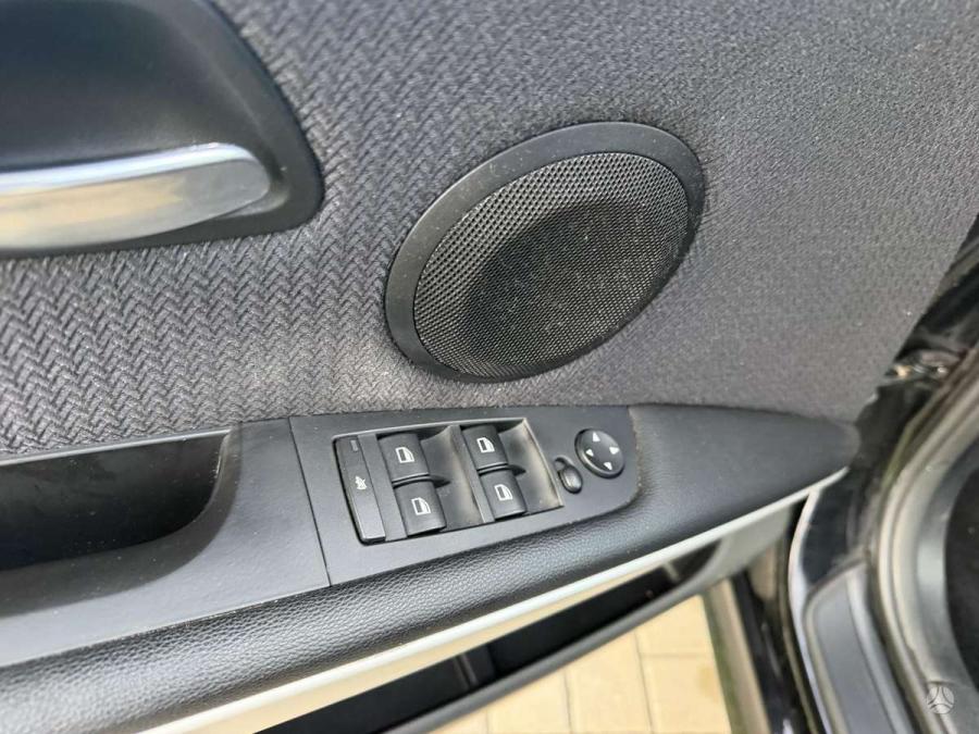 Melns BMW 320 2011 Kauņa, ar dzinēja tilpumu 2.00 L un nobraukumu 350 tūkst. km par 4550 €, foto 23 vietnē AUTOMOTO.COM.LV