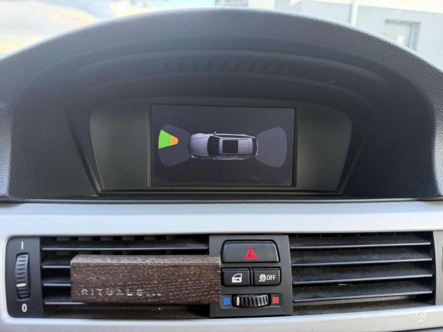 Melns BMW 320 2011 Kauņa, ar dzinēja tilpumu 2.00 L un nobraukumu 350 tūkst. km par 4550 €, foto 24 vietnē AUTOMOTO.COM.LV