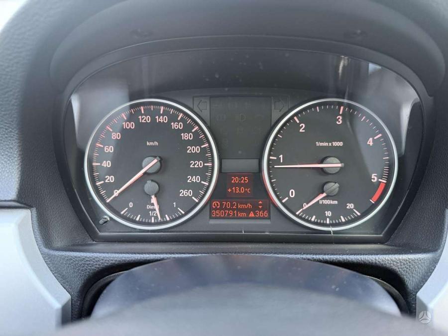 Melns BMW 320 2011 Kauņa, ar dzinēja tilpumu 2.00 L un nobraukumu 350 tūkst. km par 4550 €, foto 25 vietnē AUTOMOTO.COM.LV