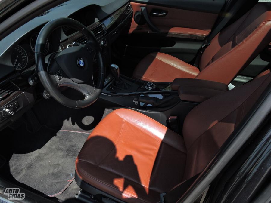 Black BMW 320 2011 in Marijampole, with an engine capacity of 2.00 L and mileage of 345 thousand km for 5150 €, photo 11 on AUTOMOTO.COM.LV