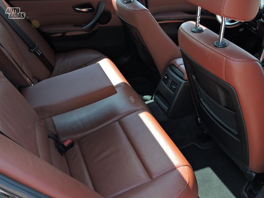 Black BMW 320 2011 in Marijampole, with an engine capacity of 2.00 L and mileage of 345 thousand km for 5150 €, photo 12 on AUTOMOTO.COM.LV