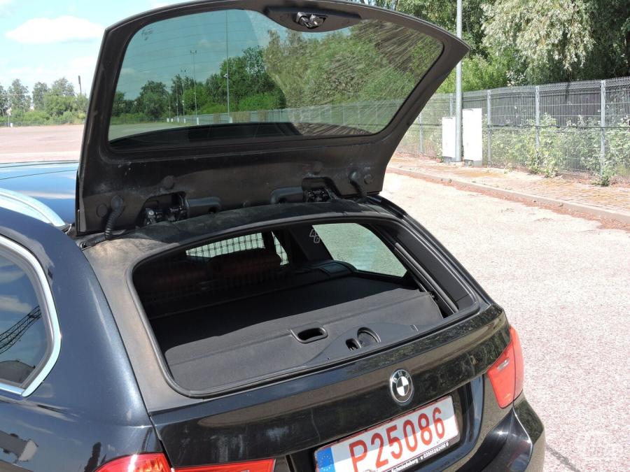 Black BMW 320 2011 in Marijampole, with an engine capacity of 2.00 L and mileage of 345 thousand km for 5150 €, photo 33 on AUTOMOTO.COM.LV