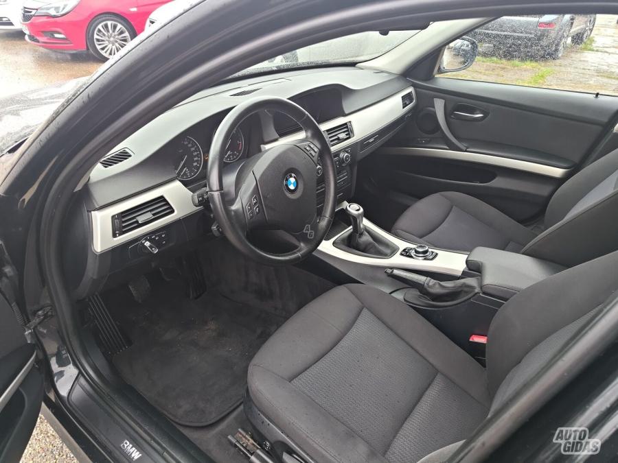 Black BMW 320 2011 in Utena, with an engine capacity of 2.00 L and mileage of 300 thousand km for 3600 €, photo 10 on AUTOMOTO.COM.LV