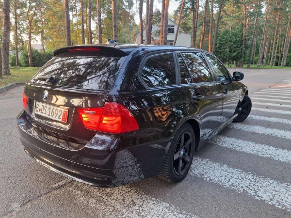 Melns BMW 320 2011 Prienai, ar dzinēja tilpumu 2.00 L un nobraukumu 215 tūkst. km par 4299 €, foto 2 vietnē AUTOMOTO.COM.LV