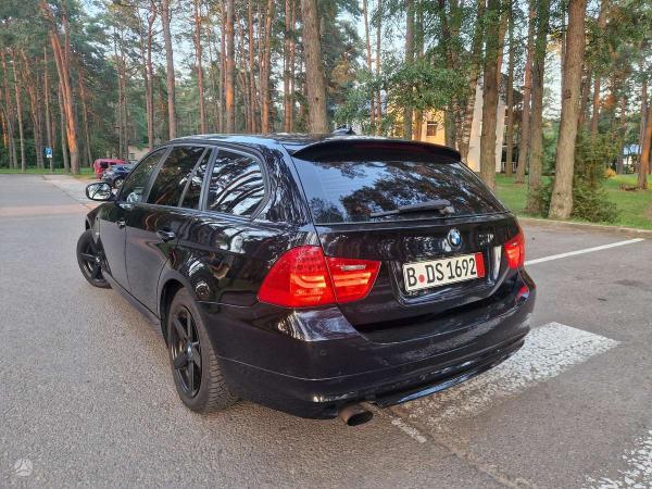 Melns BMW 320 2011 Prienai, ar dzinēja tilpumu 2.00 L un nobraukumu 215 tūkst. km par 4299 €, foto 4 vietnē AUTOMOTO.COM.LV