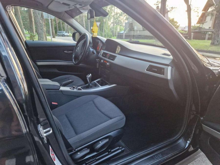 Black BMW 320 2011 in Prienai, with an engine capacity of 2.00 L and mileage of 215 thousand km for 4299 €, photo 8 on AUTOMOTO.COM.LV