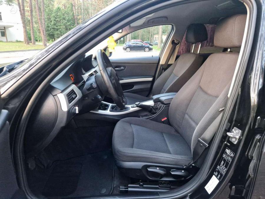 Black BMW 320 2011 in Prienai, with an engine capacity of 2.00 L and mileage of 215 thousand km for 4299 €, photo 9 on AUTOMOTO.COM.LV