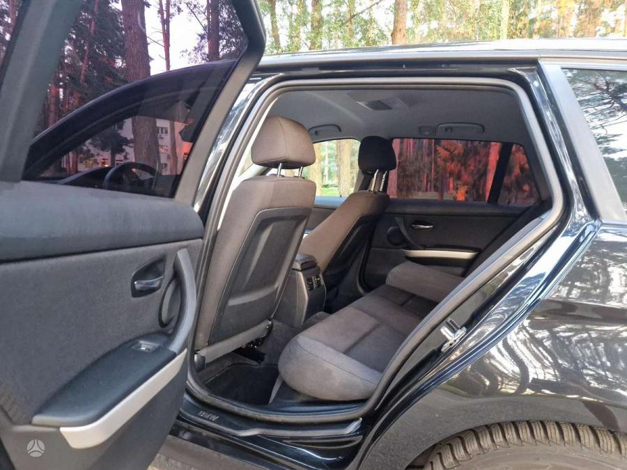 Black BMW 320 2011 in Prienai, with an engine capacity of 2.00 L and mileage of 215 thousand km for 4299 €, photo 12 on AUTOMOTO.COM.LV