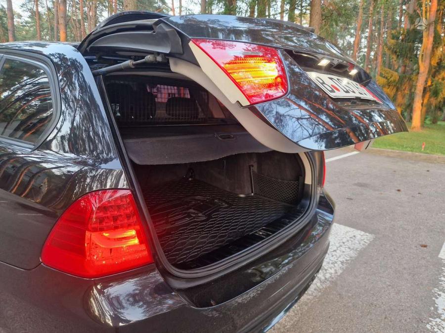 Black BMW 320 2011 in Prienai, with an engine capacity of 2.00 L and mileage of 215 thousand km for 4299 €, photo 13 on AUTOMOTO.COM.LV