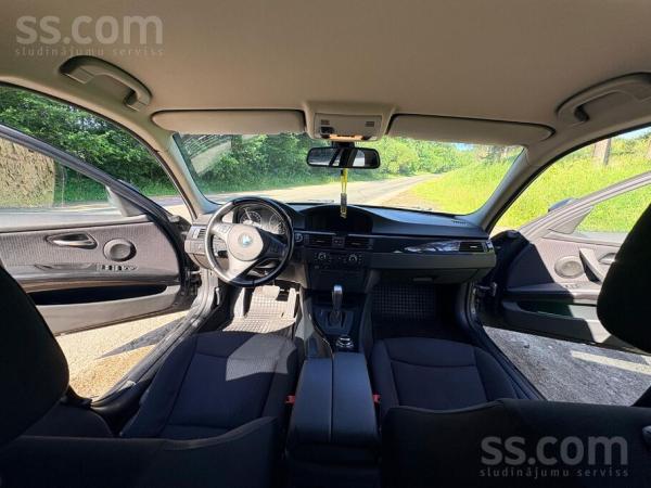 Black BMW 320 2011 in Valmiera, with an engine capacity of 2.00 L and mileage of 278 thousand km for 4200 €, photo 4 on AUTOMOTO.COM.LV