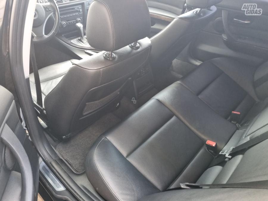 Melns BMW 320 2011 Pakruojis, ar dzinēja tilpumu 2.00 L un nobraukumu 263 tūkst. km par 3850 €, foto 13 vietnē AUTOMOTO.COM.LV