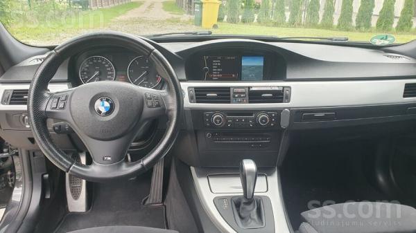 Black BMW 320 2011 in Riga, with an engine capacity of 2.00 L and mileage of 310 thousand km for 6950 €, photo 6 on AUTOMOTO.COM.LV