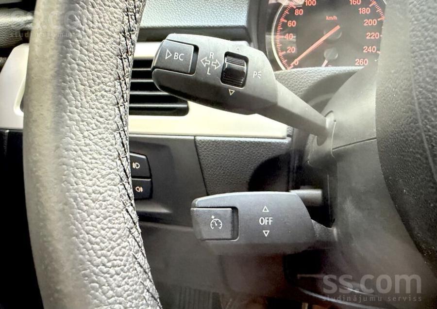 Melns BMW 320 2011 Rīga, ar dzinēja tilpumu 2.00 L un nobraukumu 286 tūkst. km par 3999 €, foto 28 vietnē AUTOMOTO.COM.LV