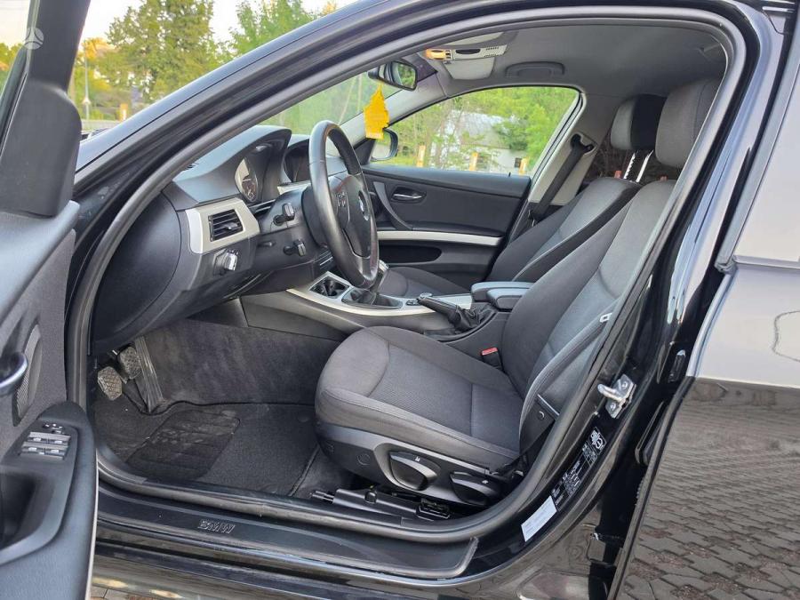 Melns BMW 320 2011 Prienai, ar dzinēja tilpumu 2.00 L un nobraukumu 205 tūkst. km par 3899 €, foto 8 vietnē AUTOMOTO.COM.LV