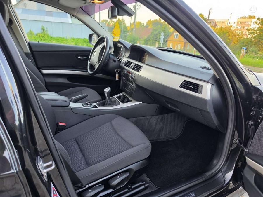 Melns BMW 320 2011 Prienai, ar dzinēja tilpumu 2.00 L un nobraukumu 205 tūkst. km par 3899 €, foto 9 vietnē AUTOMOTO.COM.LV
