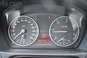 Melns BMW 320 2011 Kuldīga, ar dzinēja tilpumu 2.00 L un nobraukumu 0 tūkst. km par 7350 €, foto 16 vietnē AUTOMOTO.COM.LV