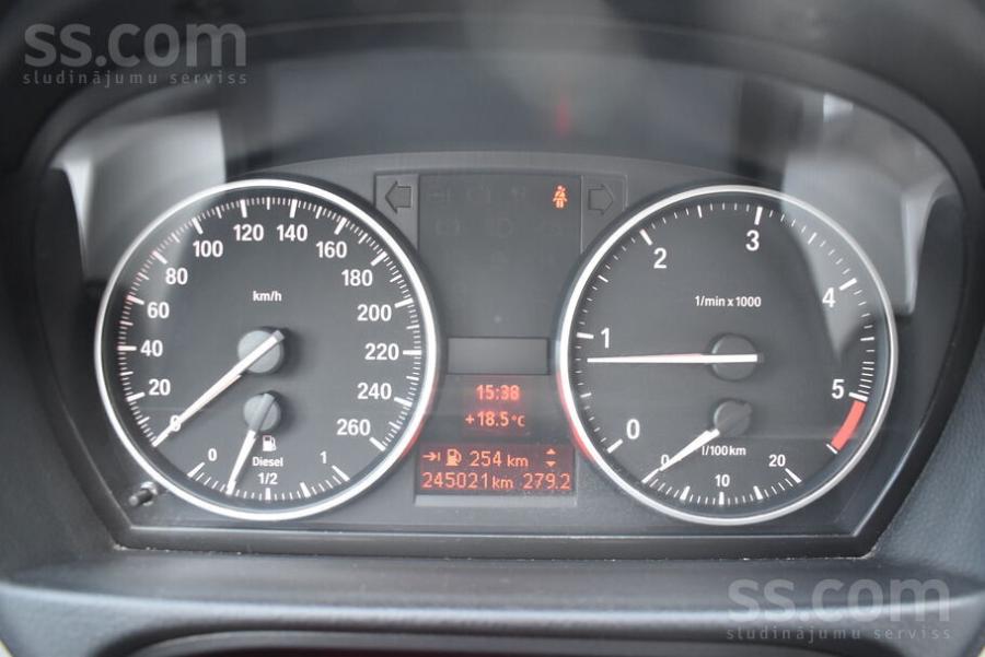 Melns BMW 320 2011 Kuldīga, ar dzinēja tilpumu 2.00 L un nobraukumu 0 tūkst. km par 7350 €, foto 16 vietnē AUTOMOTO.COM.LV