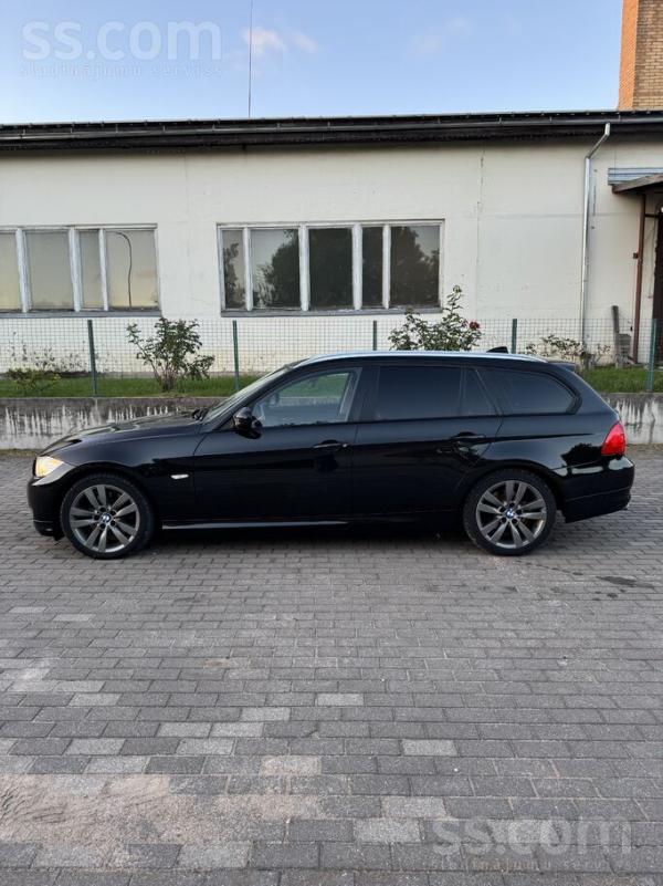 Black BMW 320 2011 in Tukums, with an engine capacity of 2.00 L and mileage of 333 thousand km for 5950 €, photo 4 on AUTOMOTO.COM.LV