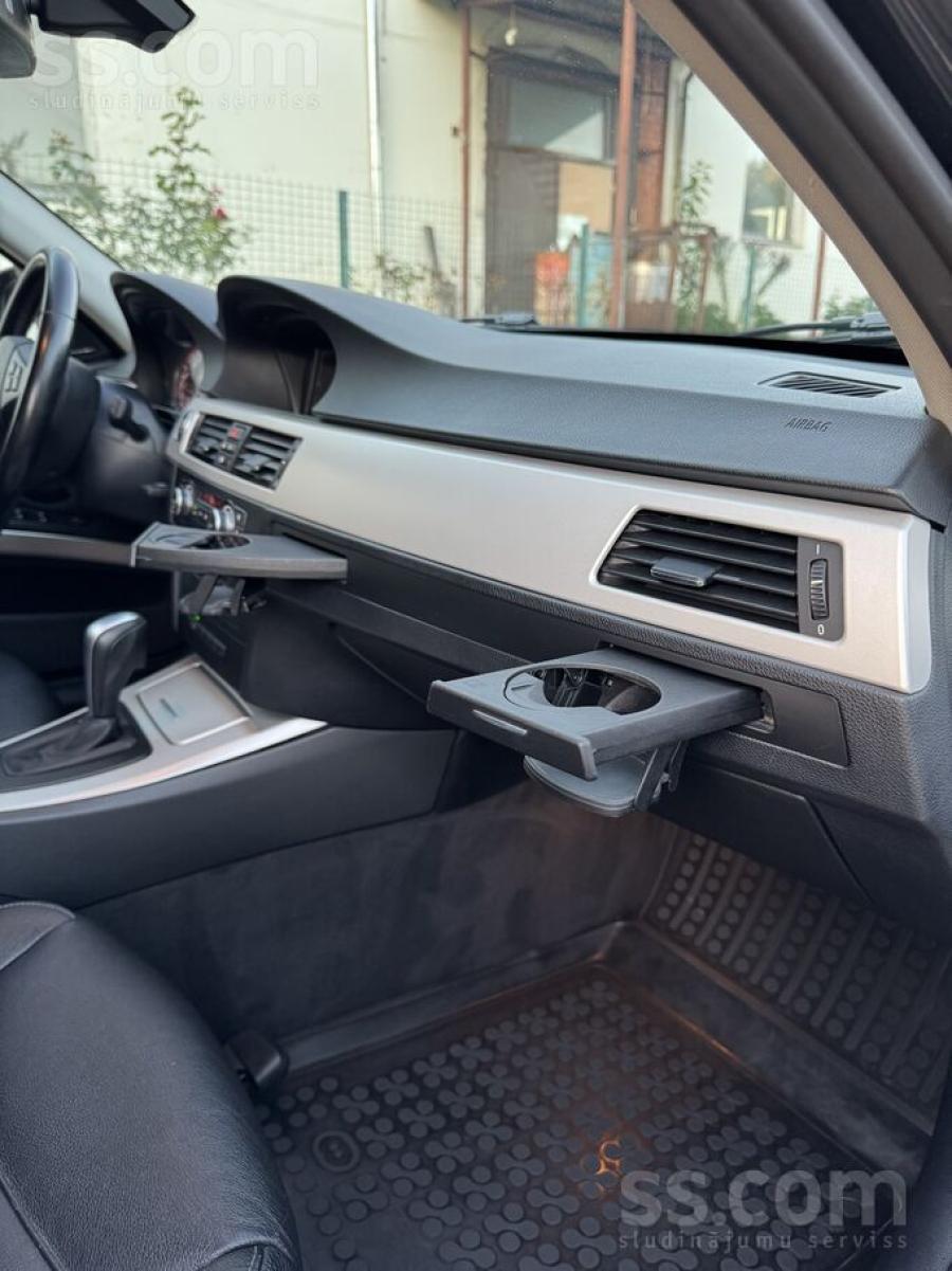 Melns BMW 320 2011 Tukums, ar dzinēja tilpumu 2.00 L un nobraukumu 333 tūkst. km par 5950 €, foto 11 vietnē AUTOMOTO.COM.LV
