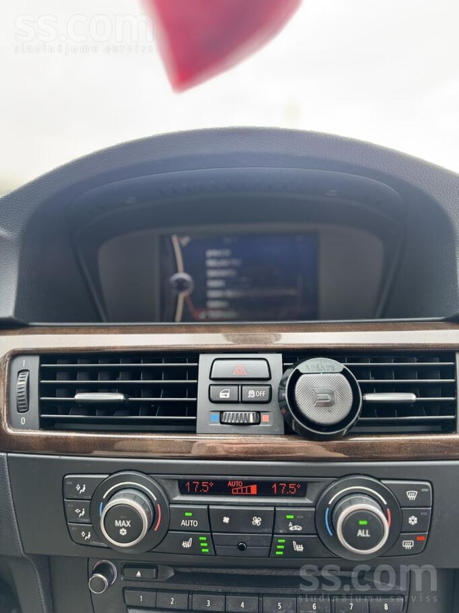 Melns BMW 320 2012 Rīga, ar dzinēja tilpumu 2.00 L un nobraukumu 285 tūkst. km par 6800 €, foto 20 vietnē AUTOMOTO.COM.LV