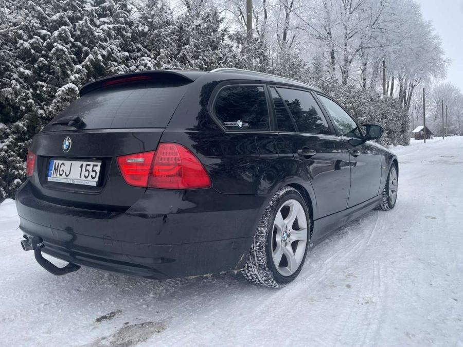 Black BMW 320 2012 in Panevezys, with an engine capacity of 2.00 L and mileage of 361 thousand km for 4700 €, photo 4 on AUTOMOTO.COM.LV