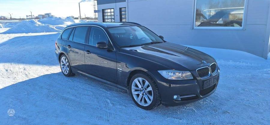 Black BMW 320 2012 in Panevezys, with an engine capacity of 2.00 L and mileage of 303 thousand km for 4950 €, photo 9 on AUTOMOTO.COM.LV