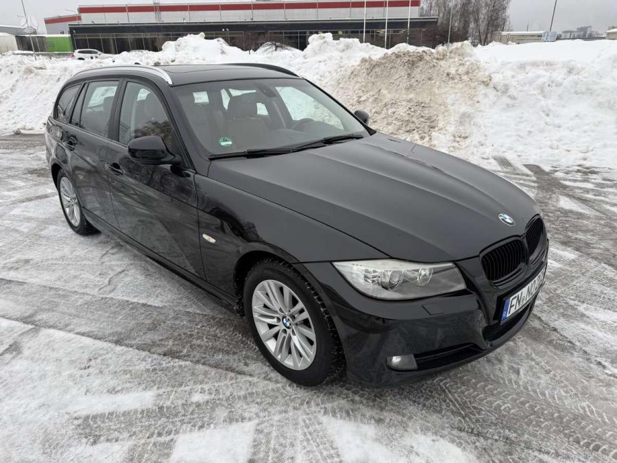 Melns BMW 320 2012 Panevēža, ar dzinēja tilpumu 2.00 L un nobraukumu 317 tūkst. km par 5500 €, foto 2 vietnē AUTOMOTO.COM.LV