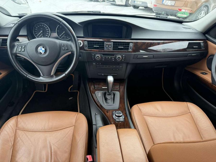 Melns BMW 320 2012 Panevēža, ar dzinēja tilpumu 2.00 L un nobraukumu 317 tūkst. km par 5500 €, foto 10 vietnē AUTOMOTO.COM.LV
