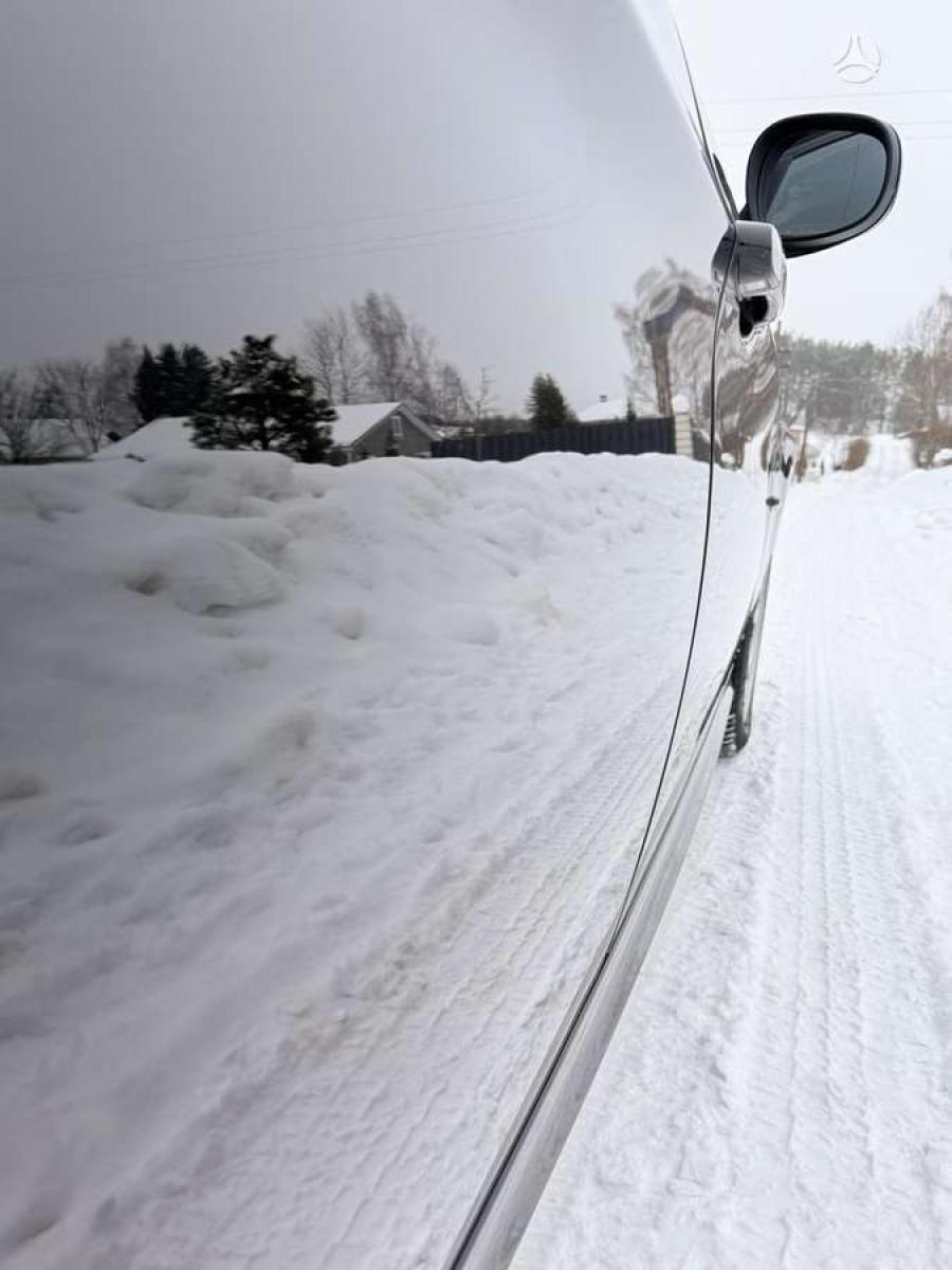 Black BMW 320 2012 in Utena, with an engine capacity of 2.00 L and mileage of 340 thousand km for 5900 €, photo 15 on AUTOMOTO.COM.LV