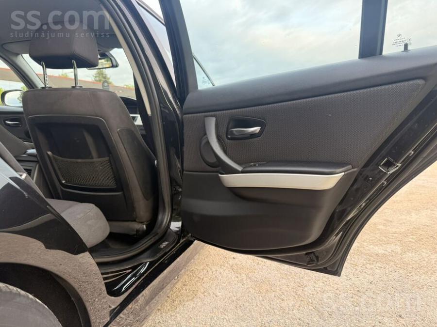 Melns BMW 320 2012 Ogre, ar dzinēja tilpumu 2.00 L un nobraukumu 276 tūkst. km par 4990 €, foto 23 vietnē AUTOMOTO.COM.LV