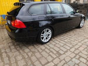Black BMW 320 2012 in Riga, with an engine capacity of 2.00 L and mileage of 273 thousand km for 4200 €, photo 3 on AUTOMOTO.COM.LV