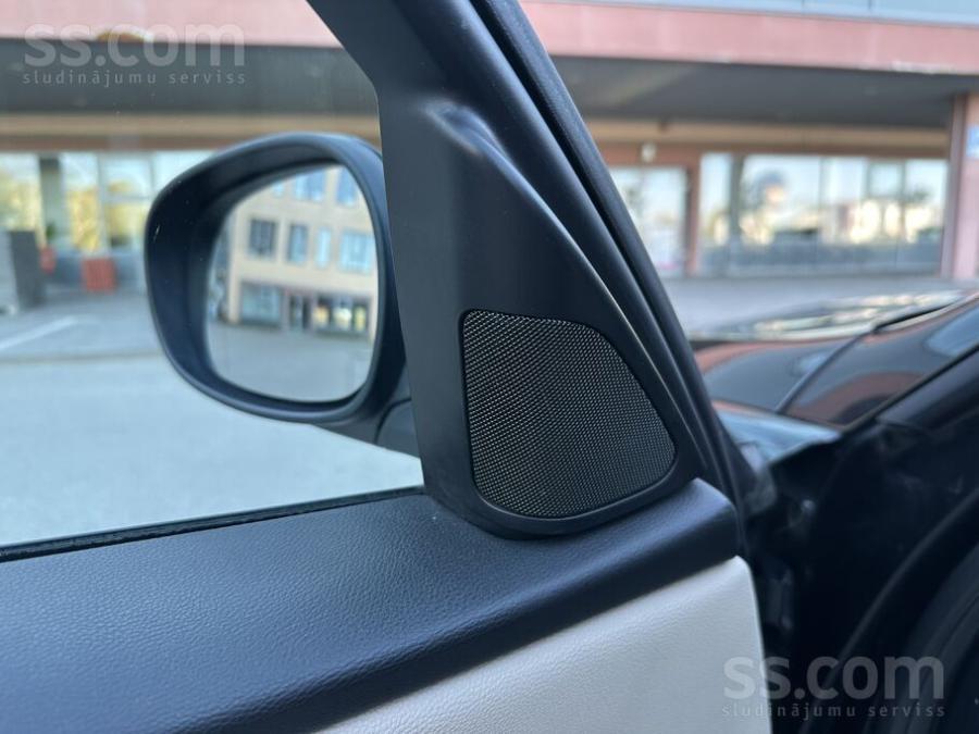 Black BMW 320 2012 in Jelgava, with an engine capacity of 2.00 L and mileage of 285 thousand km for 6350 €, photo 11 on AUTOMOTO.COM.LV