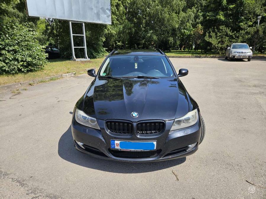 Black BMW 320 2012 in Panevezys, with an engine capacity of 2.00 L and mileage of 281 thousand km for 5500 €, photo 3 on AUTOMOTO.COM.LV