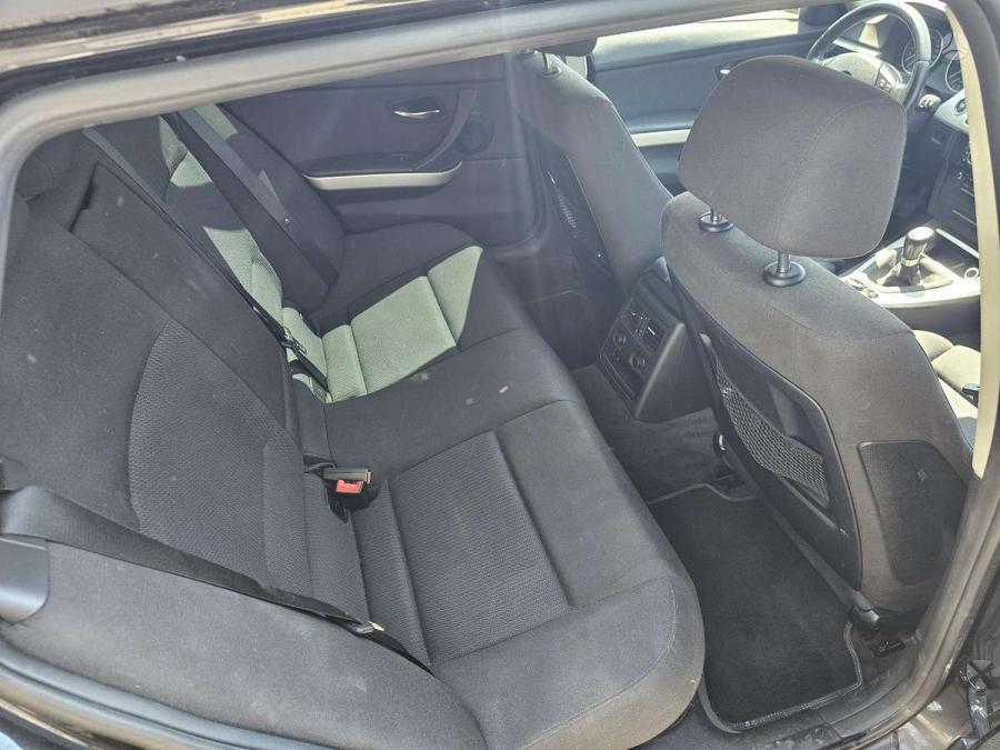 Black BMW 320 2012 in Panevezys, with an engine capacity of 2.00 L and mileage of 281 thousand km for 5500 €, photo 7 on AUTOMOTO.COM.LV