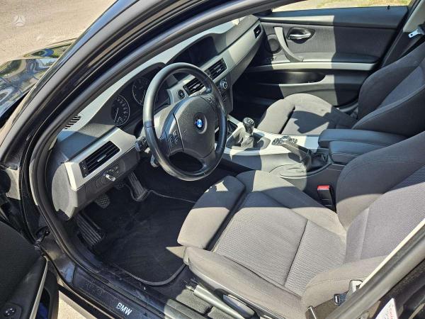 Melns BMW 320 2012 Panevēža, ar dzinēja tilpumu 2.00 L un nobraukumu 281 tūkst. km par 5500 €, foto 8 vietnē AUTOMOTO.COM.LV