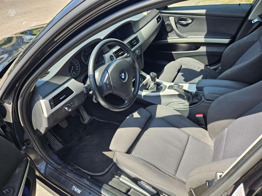 Black BMW 320 2012 in Panevezys, with an engine capacity of 2.00 L and mileage of 281 thousand km for 5500 €, photo 9 on AUTOMOTO.COM.LV