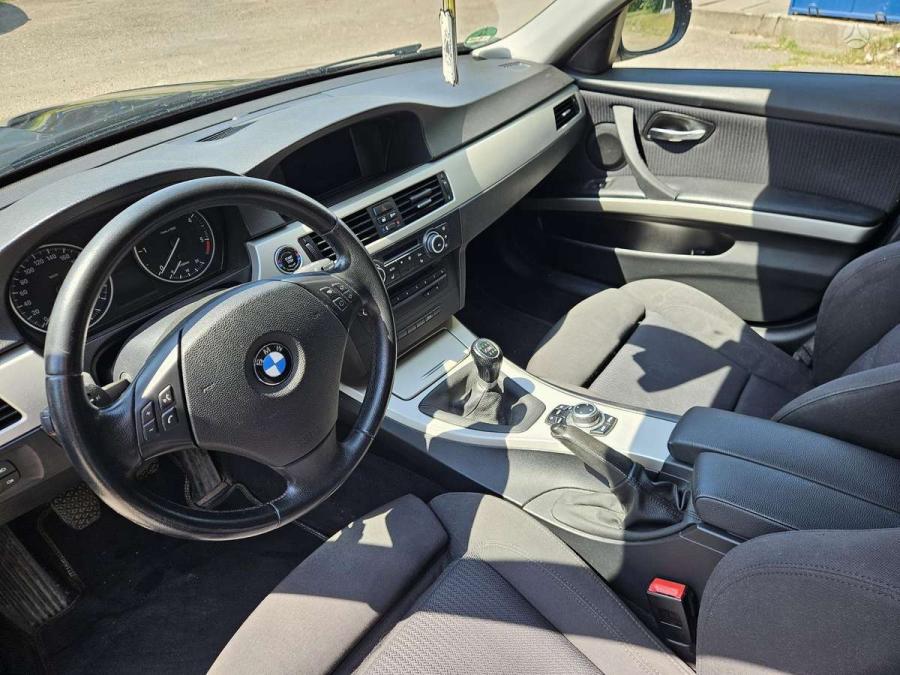 Black BMW 320 2012 in Panevezys, with an engine capacity of 2.00 L and mileage of 281 thousand km for 5500 €, photo 10 on AUTOMOTO.COM.LV