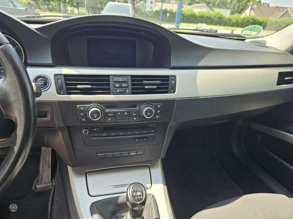 Melns BMW 320 2012 Panevēža, ar dzinēja tilpumu 2.00 L un nobraukumu 281 tūkst. km par 5500 €, foto 10 vietnē AUTOMOTO.COM.LV